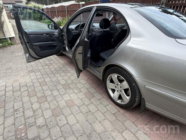 Серый Мерседес Е 500 2003 в Юрмала, объемом двигателя 5.00 л и пробегом 114 тыс. км за 12000 €, фото 7 на AUTOMOTO.COM.LV