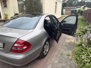 Pelēks Mercedes-Benz e-500 2003 Jūrmala, ar dzinēja tilpumu 5.00 L un nobraukumu 114 tūkst. km par 12000 €, foto 9 vietnē AUTOMOTO.COM.LV