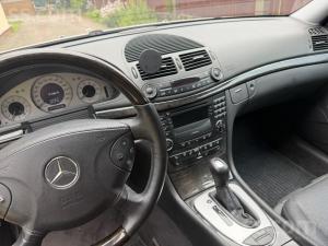 Pelēks Mercedes-Benz e-500 2003 Jūrmala, ar dzinēja tilpumu 5.00 L un nobraukumu 114 tūkst. km par 12000 €, foto 10 vietnē AUTOMOTO.COM.LV