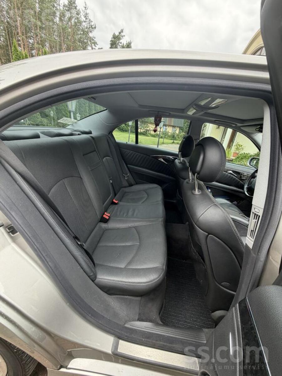 Pelēks Mercedes-Benz e-500 2003 Jūrmala, ar dzinēja tilpumu 5.00 L un nobraukumu 114 tūkst. km par 12000 €, foto 11 vietnē AUTOMOTO.COM.LV