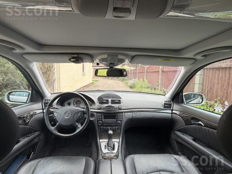 Pelēks Mercedes-Benz e-500 2003 Jūrmala, ar dzinēja tilpumu 5.00 L un nobraukumu 114 tūkst. km par 12000 €, foto 12 vietnē AUTOMOTO.COM.LV