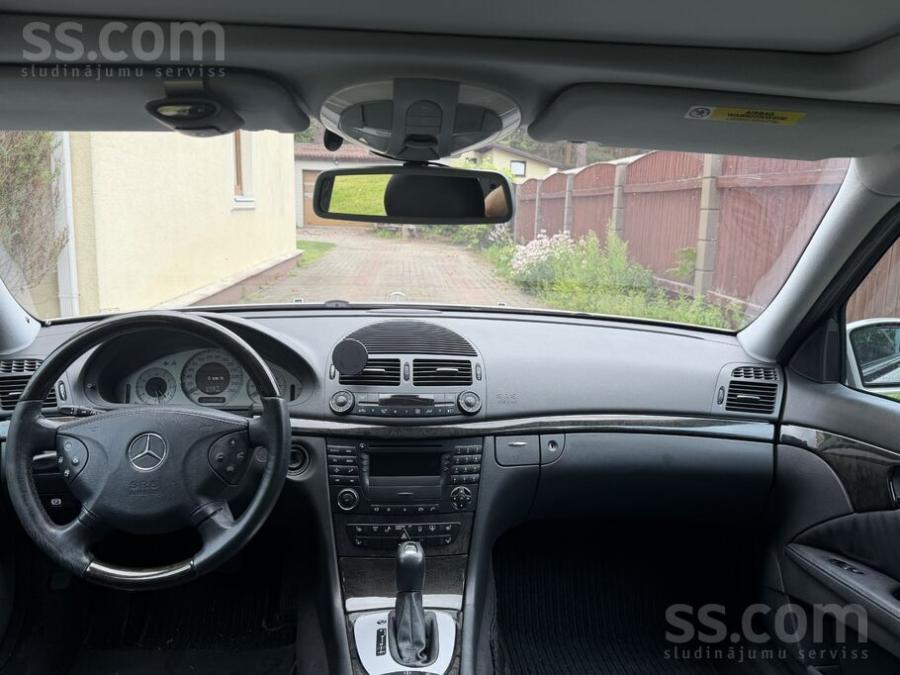 Pelēks Mercedes-Benz e-500 2003 Jūrmala, ar dzinēja tilpumu 5.00 L un nobraukumu 114 tūkst. km par 12000 €, foto 13 vietnē AUTOMOTO.COM.LV