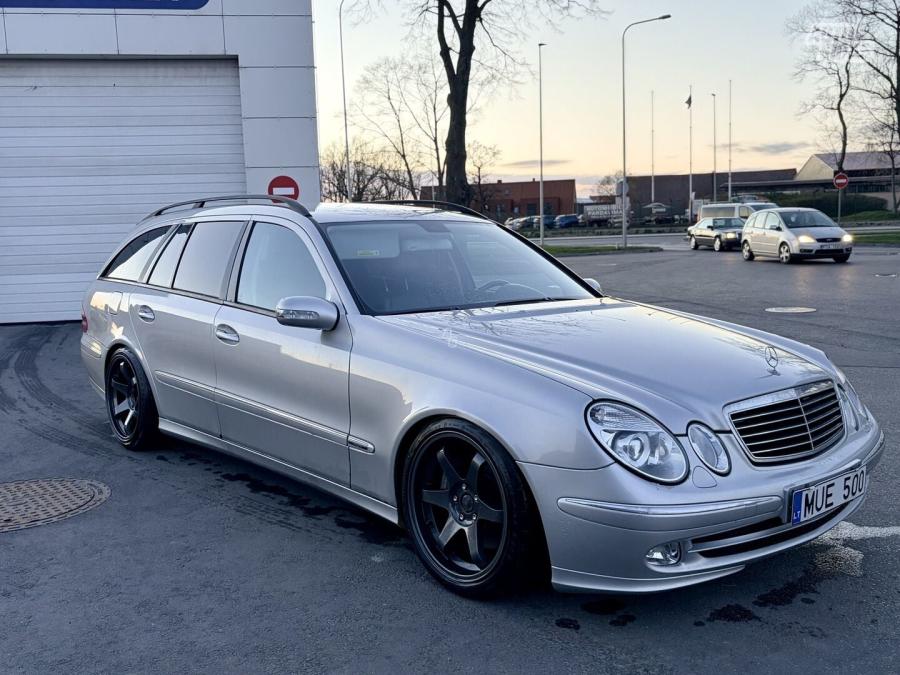 Серый Мерседес Е 500 2004 в Клайпеда, объемом двигателя 5.00 л и пробегом 334 тыс. км за 3500 €, фото 3 на AUTOMOTO.COM.LV