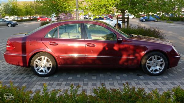 Red Mercedes-Benz e-500 2004 in Vilnius, with an engine capacity of 5.00 L and mileage of 268 thousand km for 6100 €, photo 6 on AUTOMOTO.COM.LV