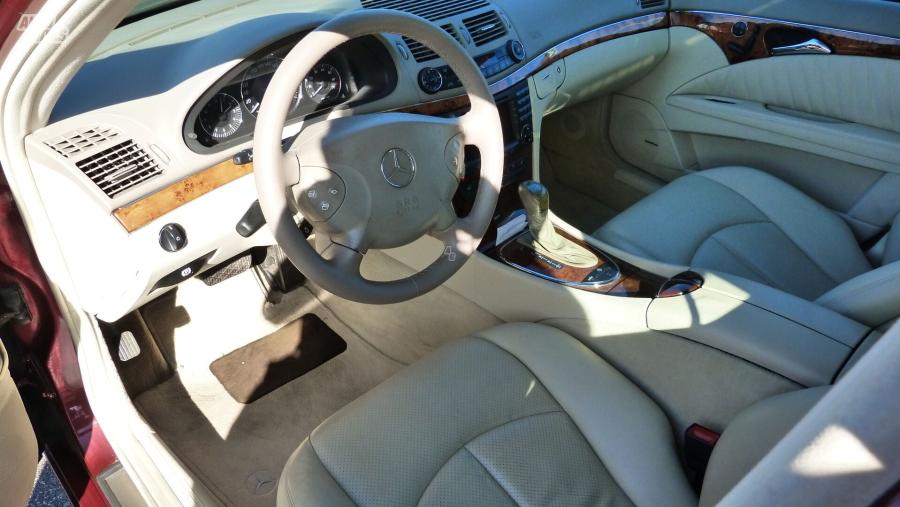 Red Mercedes-Benz e-500 2004 in Vilnius, with an engine capacity of 5.00 L and mileage of 268 thousand km for 6100 €, photo 8 on AUTOMOTO.COM.LV