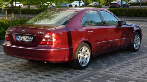 Red Mercedes-Benz e-500 2004 in Vilnius, with an engine capacity of 5.00 L and mileage of 268 thousand km for 6100 €, photo 8 on AUTOMOTO.COM.LV