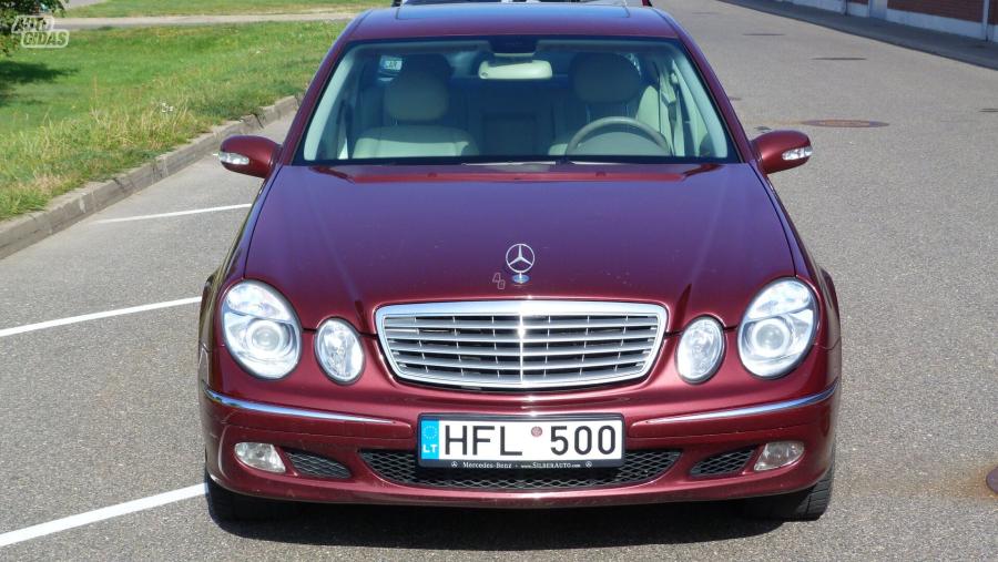 Red Mercedes-Benz e-500 2004 in Vilnius, with an engine capacity of 5.00 L and mileage of 268 thousand km for 6100 €, photo 12 on AUTOMOTO.COM.LV