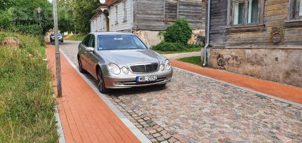Mercedes-Benz e-500 2003 Cēsis, ar dzinēja tilpumu 5.00 L un nobraukumu 339 tūkst. km par 4500 €, foto 3 vietnē AUTOMOTO.COM.LV