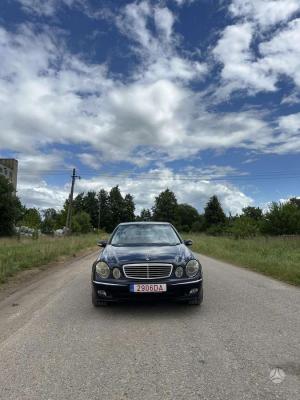 Фиолетовый Мерседес Е 500 2002 в Аникщяй, объемом двигателя 5.00 л и пробегом 240 тыс. км за 4000 €, фото 3 на AUTOMOTO.COM.LV