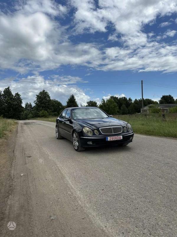Violet Mercedes-Benz e-500 2002 in Anyksciai, with an engine capacity of 5.00 L and mileage of 240 thousand km for 4000 €, photo 3 on AUTOMOTO.COM.LV