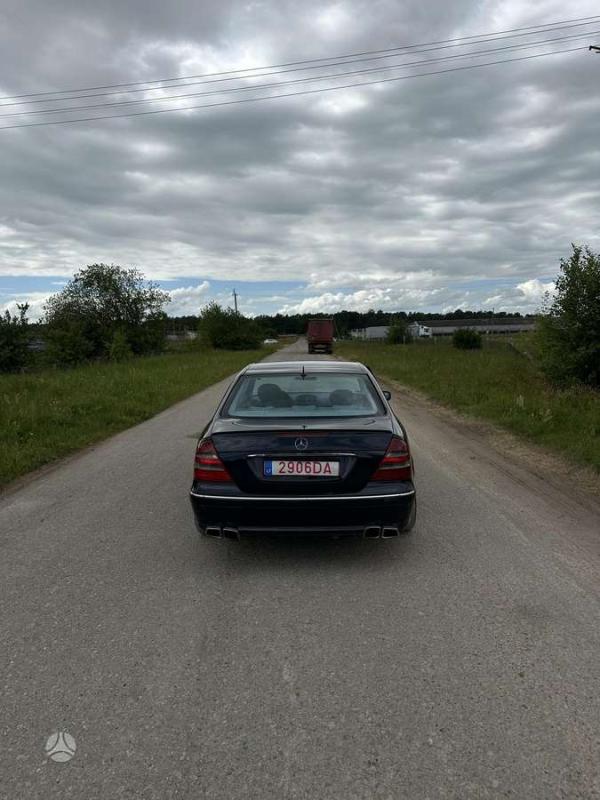 Violet Mercedes-Benz e-500 2002 in Anyksciai, with an engine capacity of 5.00 L and mileage of 240 thousand km for 4000 €, photo 5 on AUTOMOTO.COM.LV