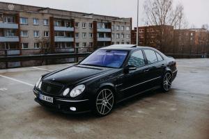 Черный Мерседес E 55 АМГ 2002 в Тарту, объемом двигателя 5.44 л и пробегом 252 тыс. км за 18400 €, фото  на AUTOMOTO.COM.LV