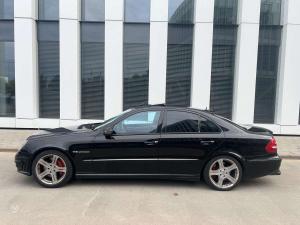 Черный Мерседес E 55 АМГ 2004 в Вильнюс, объемом двигателя 5.50 л и пробегом 155 тыс. км за 11800 €, фото 4 на AUTOMOTO.COM.LV