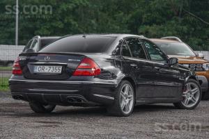 Синий Мерседес E 55 АМГ 2005 в Рига, объемом двигателя 5.50 л и пробегом 210 тыс. км за 19990 €, фото 5 на AUTOMOTO.COM.LV