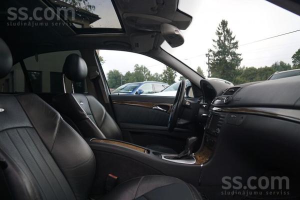 Синий Мерседес E 55 АМГ 2005 в Рига, объемом двигателя 5.50 л и пробегом 210 тыс. км за 19990 €, фото 6 на AUTOMOTO.COM.LV
