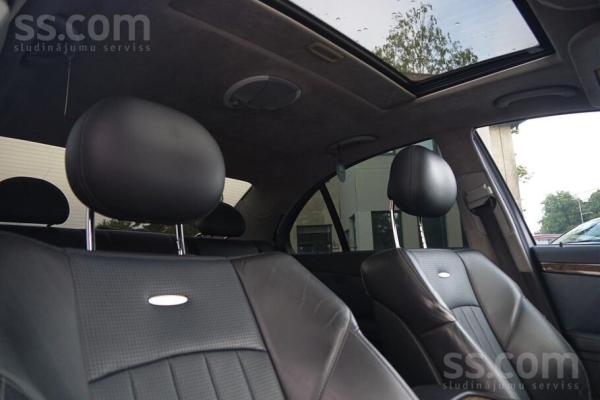 Синий Мерседес E 55 АМГ 2005 в Рига, объемом двигателя 5.50 л и пробегом 210 тыс. км за 19990 €, фото 7 на AUTOMOTO.COM.LV