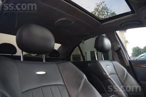 Синий Мерседес E 55 АМГ 2005 в Рига, объемом двигателя 5.50 л и пробегом 210 тыс. км за 19990 €, фото 7 на AUTOMOTO.COM.LV