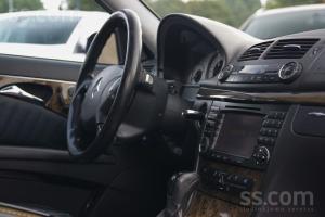 Синий Мерседес E 55 АМГ 2005 в Рига, объемом двигателя 5.50 л и пробегом 210 тыс. км за 19990 €, фото 8 на AUTOMOTO.COM.LV