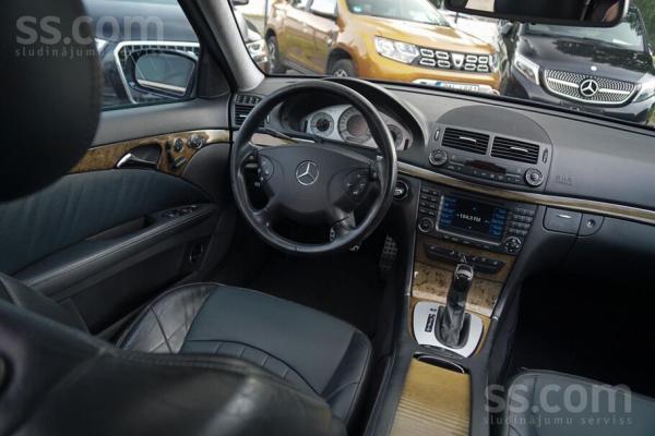 Синий Мерседес E 55 АМГ 2005 в Рига, объемом двигателя 5.50 л и пробегом 210 тыс. км за 19990 €, фото 9 на AUTOMOTO.COM.LV