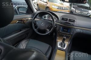 Синий Мерседес E 55 АМГ 2005 в Рига, объемом двигателя 5.50 л и пробегом 210 тыс. км за 19990 €, фото 9 на AUTOMOTO.COM.LV