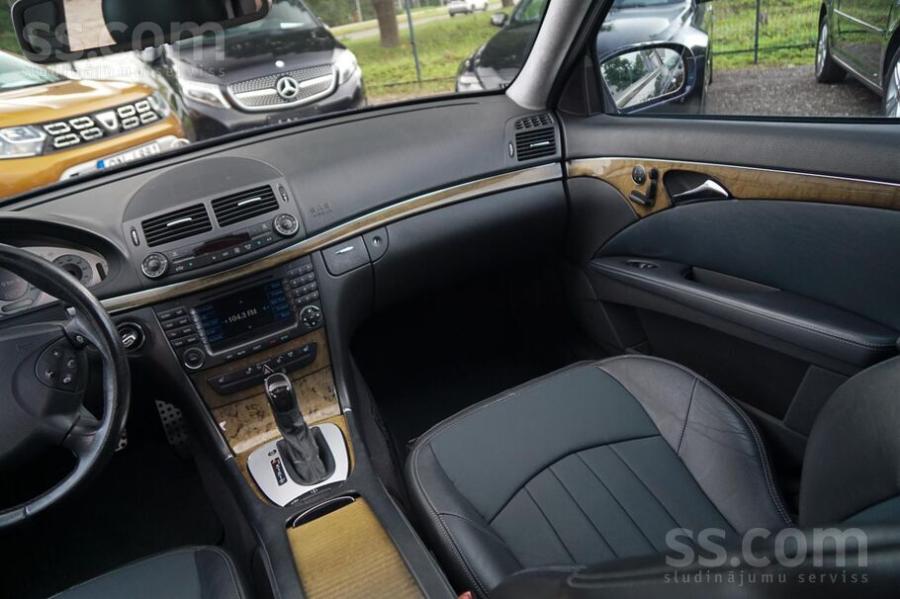 Синий Мерседес E 55 АМГ 2005 в Рига, объемом двигателя 5.50 л и пробегом 210 тыс. км за 19990 €, фото 11 на AUTOMOTO.COM.LV