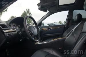 Синий Мерседес E 55 АМГ 2005 в Рига, объемом двигателя 5.50 л и пробегом 210 тыс. км за 19990 €, фото 12 на AUTOMOTO.COM.LV