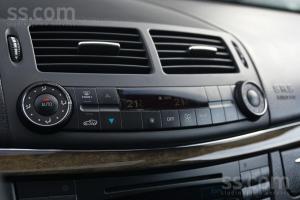Синий Мерседес E 55 АМГ 2005 в Рига, объемом двигателя 5.50 л и пробегом 210 тыс. км за 19990 €, фото 16 на AUTOMOTO.COM.LV
