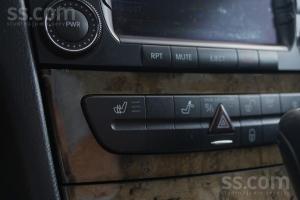 Синий Мерседес E 55 АМГ 2005 в Рига, объемом двигателя 5.50 л и пробегом 210 тыс. км за 19990 €, фото 17 на AUTOMOTO.COM.LV