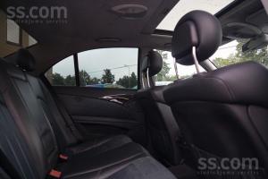 Синий Мерседес E 55 АМГ 2005 в Рига, объемом двигателя 5.50 л и пробегом 210 тыс. км за 19990 €, фото 20 на AUTOMOTO.COM.LV