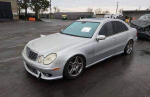Pelēks Mercedes-Benz e-55-amg 2005 Panevēža, ar dzinēja tilpumu 5.44 L un nobraukumu 210 tūkst. km par 8600 €, foto  vietnē AUTOMOTO.COM.LV
