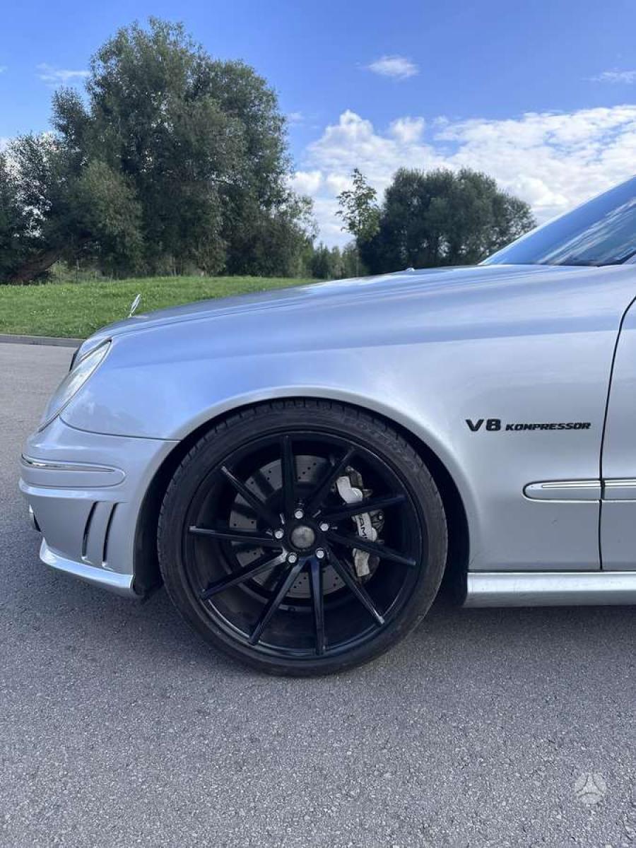 Grey Mercedes-Benz e-55-amg 2005 in Panevezys, with an engine capacity of 5.44 L and mileage of 210 thousand km for 12600 €, photo 4 on AUTOMOTO.COM.LV