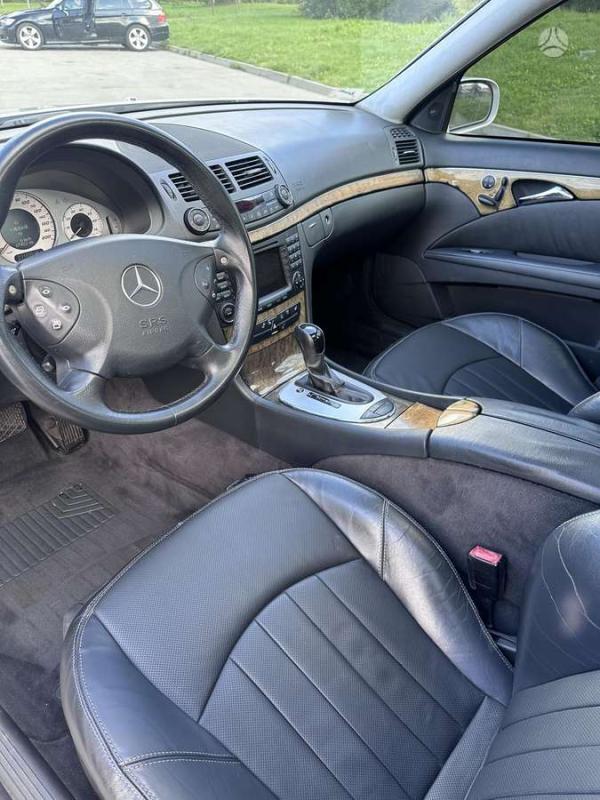 Grey Mercedes-Benz e-55-amg 2005 in Panevezys, with an engine capacity of 5.44 L and mileage of 210 thousand km for 12600 €, photo 8 on AUTOMOTO.COM.LV