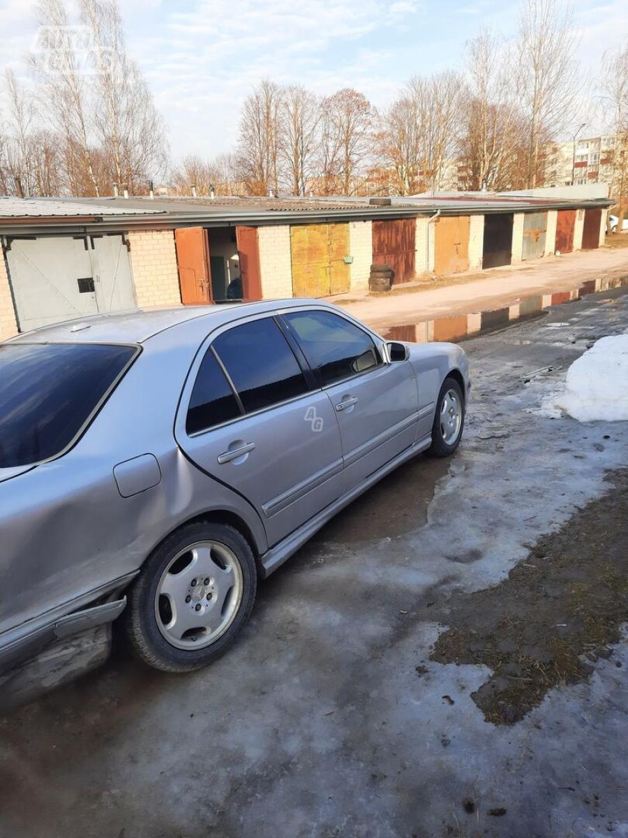 Мерседес E 55 АМГ 2001 в Шяуляй, объемом двигателя 5.50 л и пробегом 147 тыс. км за 4500 €, фото 10 на AUTOMOTO.COM.LV
