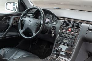 Мерседес E 55 АМГ 2001 в Таллин, объемом двигателя 5.50 л и пробегом 284 тыс. км за 10500 €, фото 24 на AUTOMOTO.COM.LV