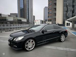 Черный Мерседес E 550 2011 в Вильнюс, объемом двигателя 5.50 л и пробегом 280 тыс. км за 13500 €, фото  на AUTOMOTO.COM.LV