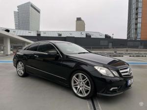 Черный Мерседес E 550 2011 в Вильнюс, объемом двигателя 5.50 л и пробегом 280 тыс. км за 13500 €, фото 8 на AUTOMOTO.COM.LV