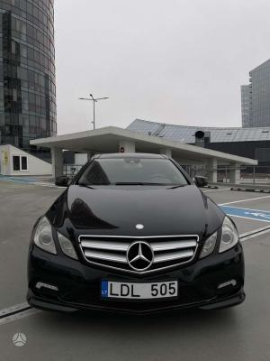 Черный Мерседес E 550 2011 в Вильнюс, объемом двигателя 5.50 л и пробегом 280 тыс. км за 13500 €, фото 9 на AUTOMOTO.COM.LV