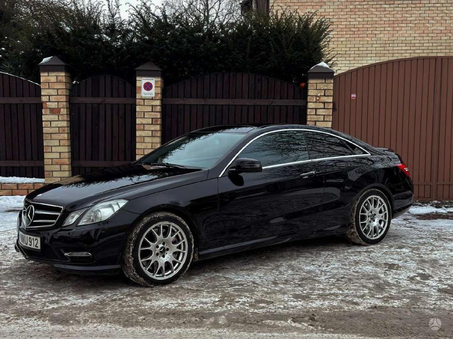 Melns Mercedes-Benz E 550 2013 Bauska, ar dzinēja tilpumu 4.66 L un nobraukumu 175 tūkst. km par 13999 €, foto 2 vietnē AUTOMOTO.COM.LV
