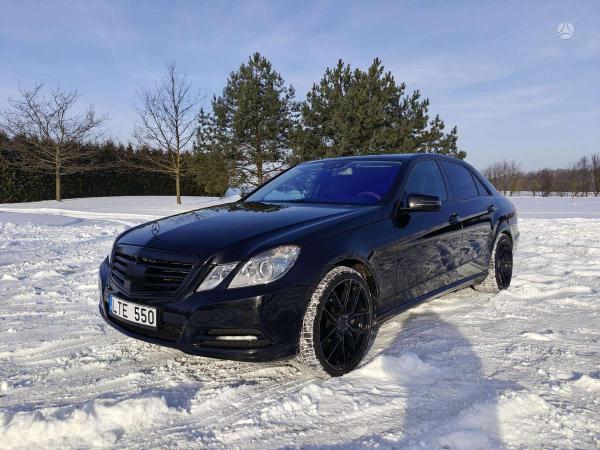 Melns Mercedes-Benz E 550 2011 Kauņa, ar dzinēja tilpumu 5.50 L un nobraukumu 149 tūkst. km par 14900 €, foto 3 vietnē AUTOMOTO.COM.LV