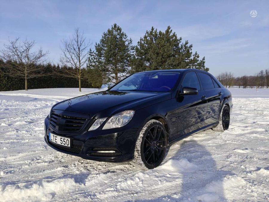 Black Mercedes-Benz E 550 2011 in Kaunas, with an engine capacity of 5.50 L and mileage of 149 thousand km for 14900 €, photo 3 on AUTOMOTO.COM.LV