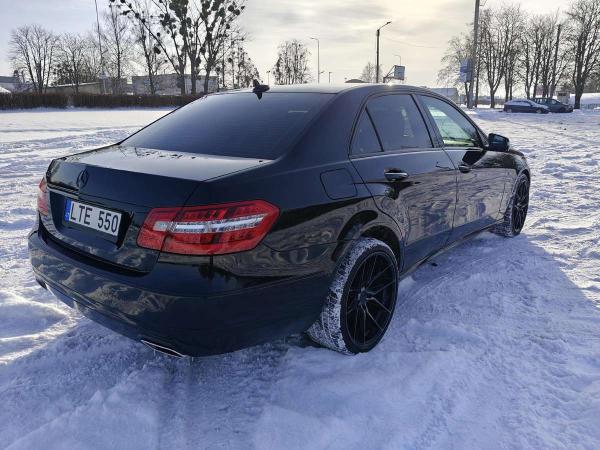 Melns Mercedes-Benz E 550 2011 Kauņa, ar dzinēja tilpumu 5.50 L un nobraukumu 149 tūkst. km par 14900 €, foto 6 vietnē AUTOMOTO.COM.LV