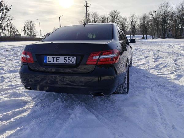 Melns Mercedes-Benz E 550 2011 Kauņa, ar dzinēja tilpumu 5.50 L un nobraukumu 149 tūkst. km par 14900 €, foto 7 vietnē AUTOMOTO.COM.LV