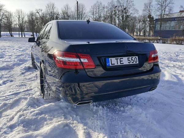 Melns Mercedes-Benz E 550 2011 Kauņa, ar dzinēja tilpumu 5.50 L un nobraukumu 149 tūkst. km par 14900 €, foto 9 vietnē AUTOMOTO.COM.LV