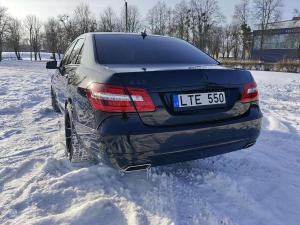 Black Mercedes-Benz E 550 2011 in Kaunas, with an engine capacity of 5.50 L and mileage of 149 thousand km for 14900 €, photo 9 on AUTOMOTO.COM.LV