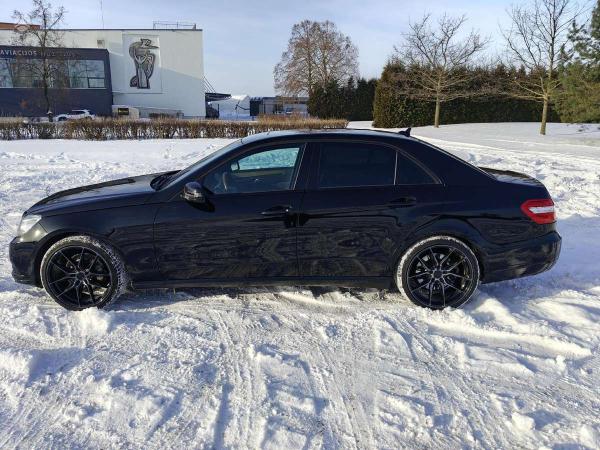 Melns Mercedes-Benz E 550 2011 Kauņa, ar dzinēja tilpumu 5.50 L un nobraukumu 149 tūkst. km par 14900 €, foto 10 vietnē AUTOMOTO.COM.LV