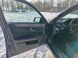 Black Mercedes-Benz E 550 2011 in Kaunas, with an engine capacity of 5.50 L and mileage of 149 thousand km for 14900 €, photo 16 on AUTOMOTO.COM.LV