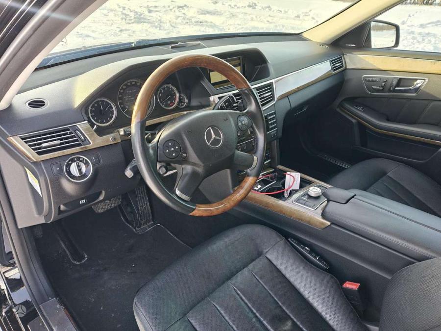 Black Mercedes-Benz E 550 2011 in Kaunas, with an engine capacity of 5.50 L and mileage of 149 thousand km for 14900 €, photo 19 on AUTOMOTO.COM.LV