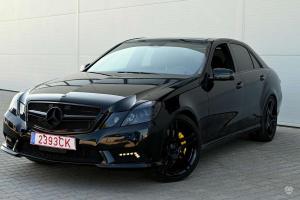 Black Mercedes-Benz E 550 2011 in Kretinga, with an engine capacity of 5.46 L and mileage of 202 thousand km for 12999 €, photo 3 on AUTOMOTO.COM.LV