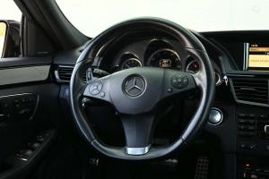 Black Mercedes-Benz E 550 2011 in Kretinga, with an engine capacity of 5.46 L and mileage of 202 thousand km for 12999 €, photo 30 on AUTOMOTO.COM.LV