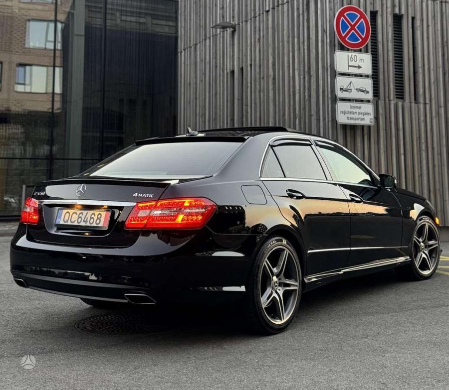 Черный Мерседес E 550 2011 в Рига, объемом двигателя 5.00 л и пробегом 234 тыс. км за 8950 €, фото 4 на AUTOMOTO.COM.LV